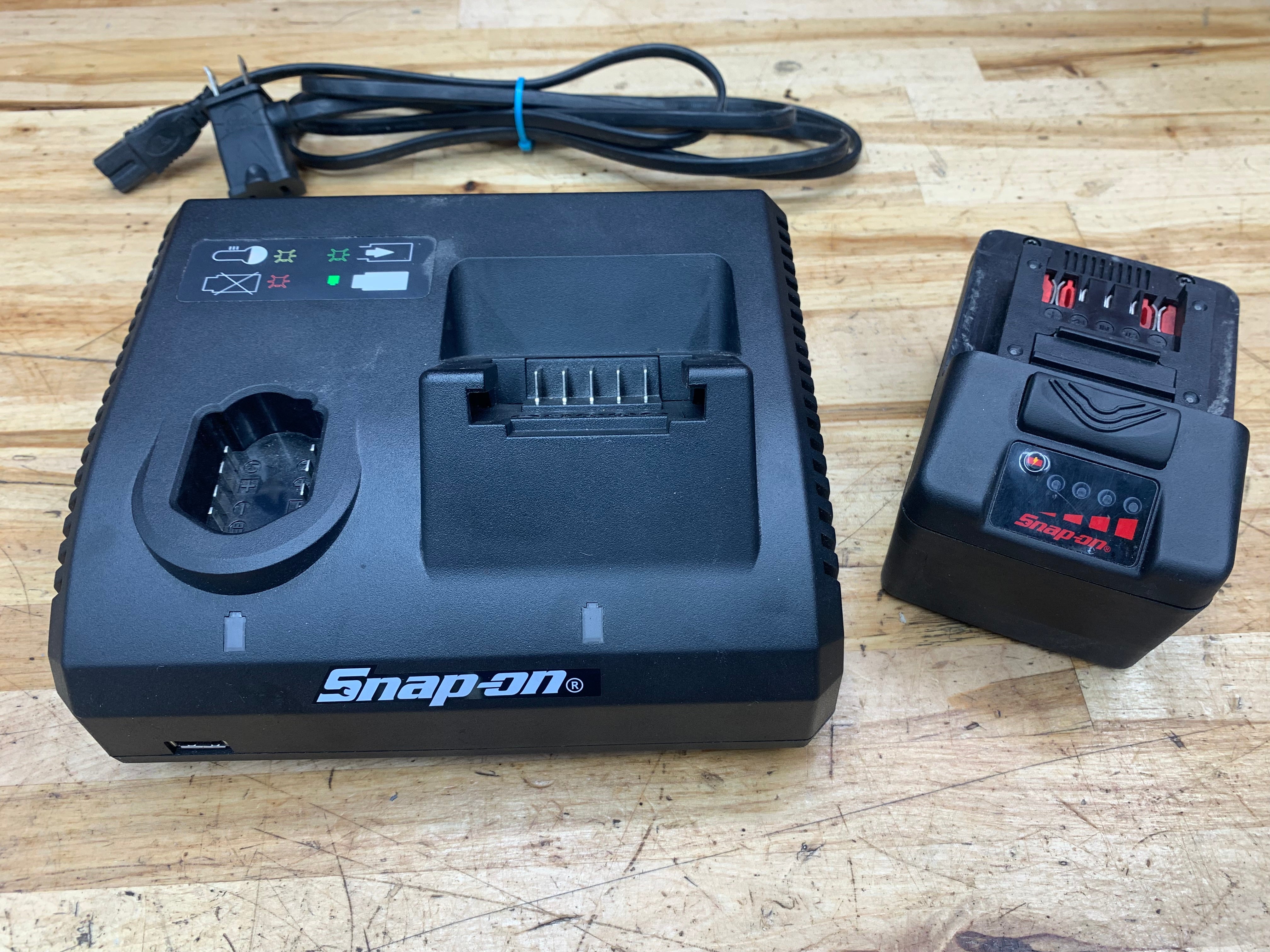 Snap On Dual Battery Charger 18V & 14.4V WITH BATTERY CTC131 – MRC ...